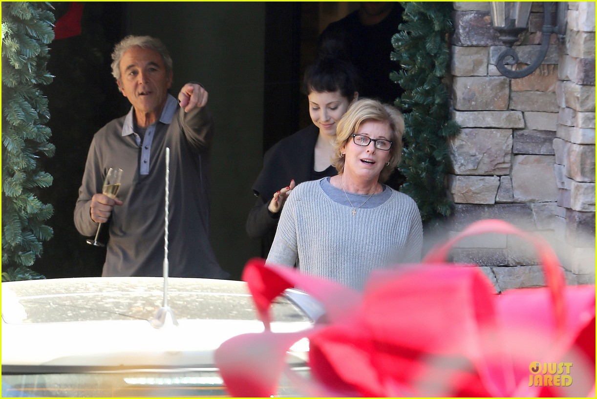 Kaley Cuoco Surprises Parents with Lexus Christmas Gift!: Photo 3016778 ...