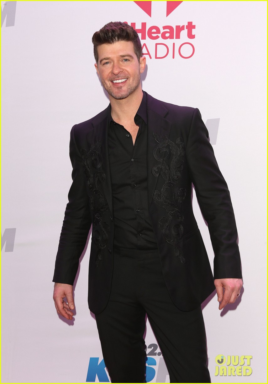 Miley Cyrus & Robin Thicke Reunite at KIIS-FM Jingle Ball 2013: Photo ...