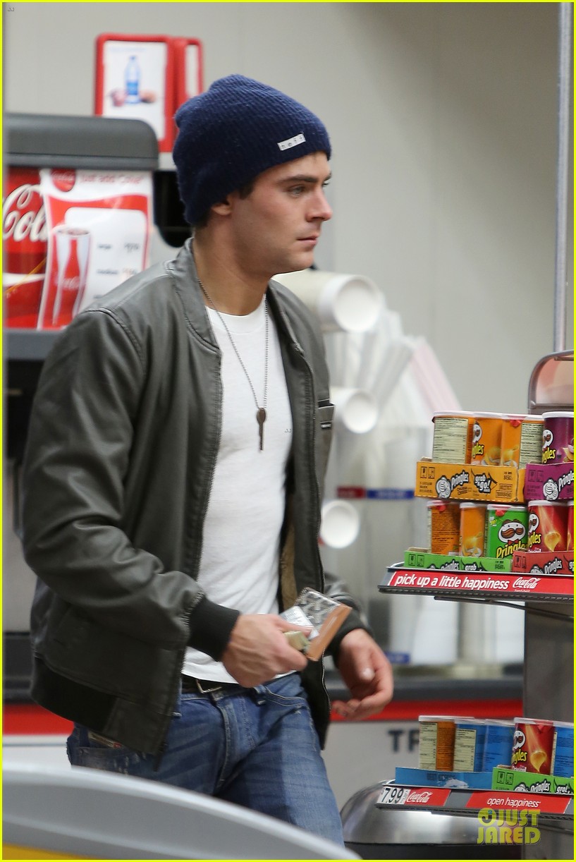 Zac Efron: New 'Neighbors' Poster with Seth Rogen!: Photo 3014009 | Zac ...