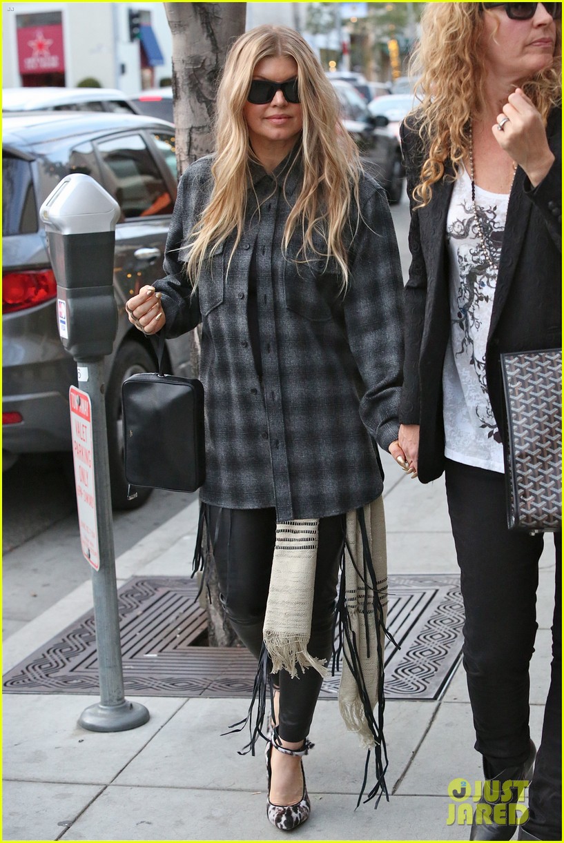 Fergie: Christmas Shopping at James Perse Store!: Photo 3014387 ...