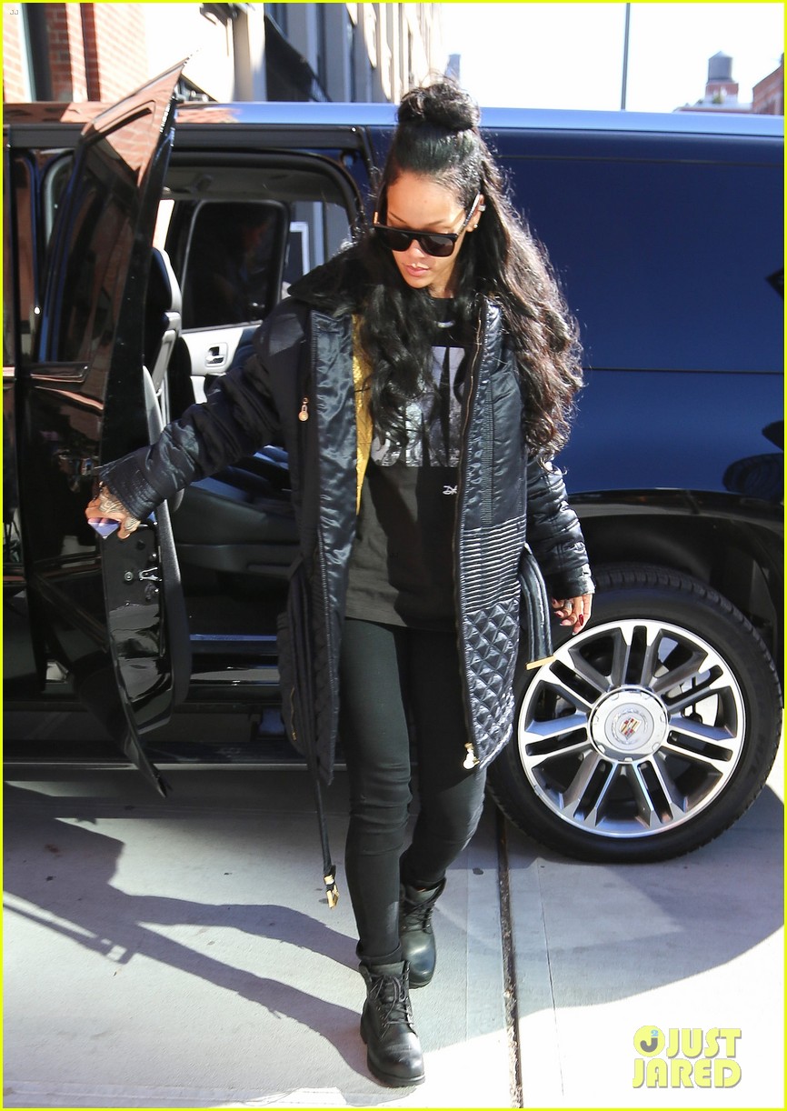 Rihanna Breaks Record for Most Number One Pop Songs!: Photo 3010784 ...