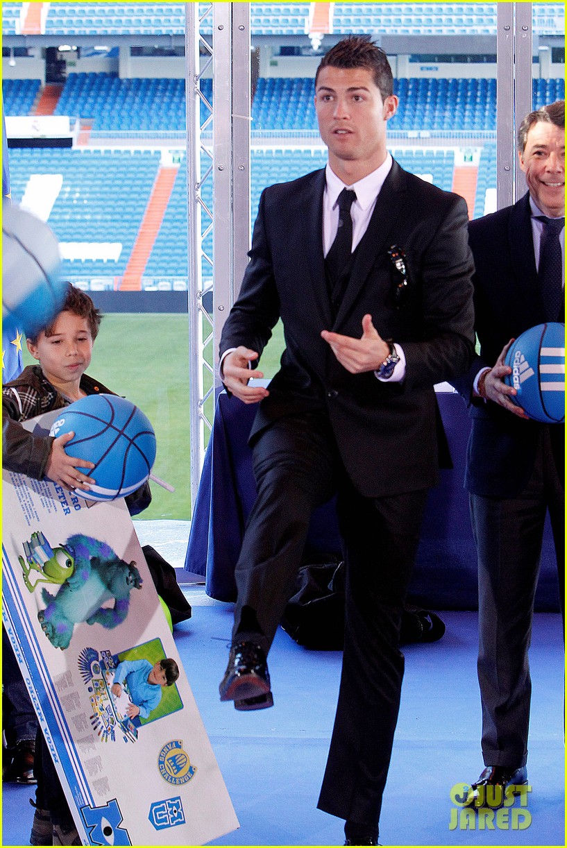 Cristiano Ronaldo: 'One Toy, One Hope' Charity Event!: Photo 3013571 ...