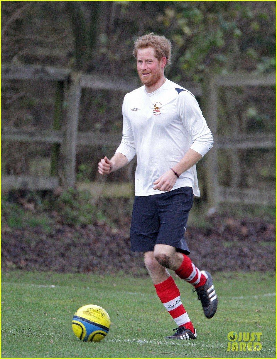 Prince William & Prince Harry Hug After Charity Soccer Match!: Photo ...