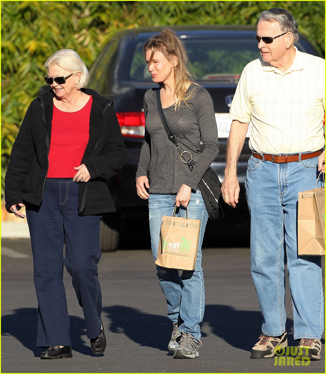 Renee Zellweger: Post Christmas Lunch with Her Parents: Photo 3018127 ...
