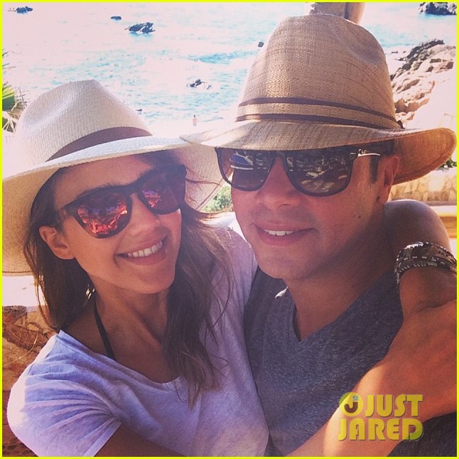 Jessica Alba & Family Arrive Home from Cabo Vacation: Photo 3022679 ...