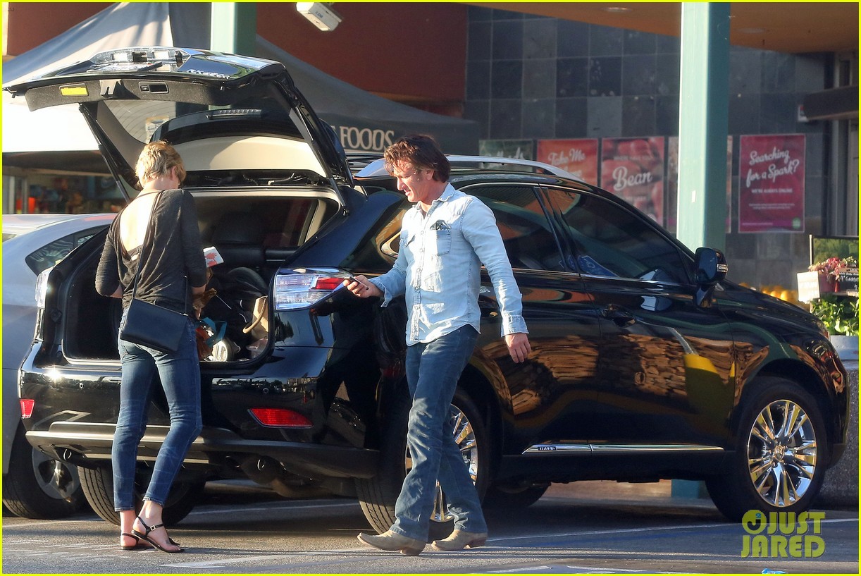 Sean Penn Makes Funny Faces for Charlize Theron's Son!: Photo 3038600 ...