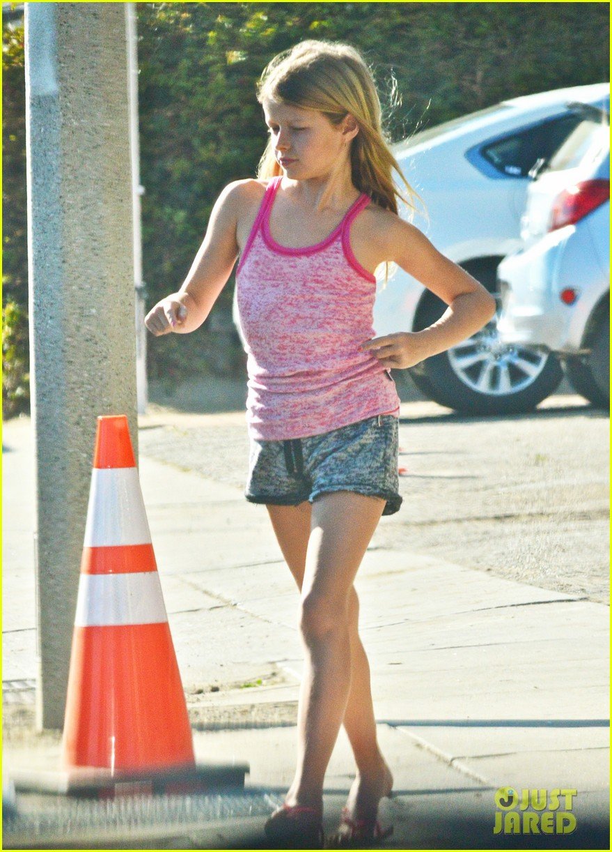 Chris Martin: Father-Daughter Day with Apple!: Photo 3040612 | Apple ...