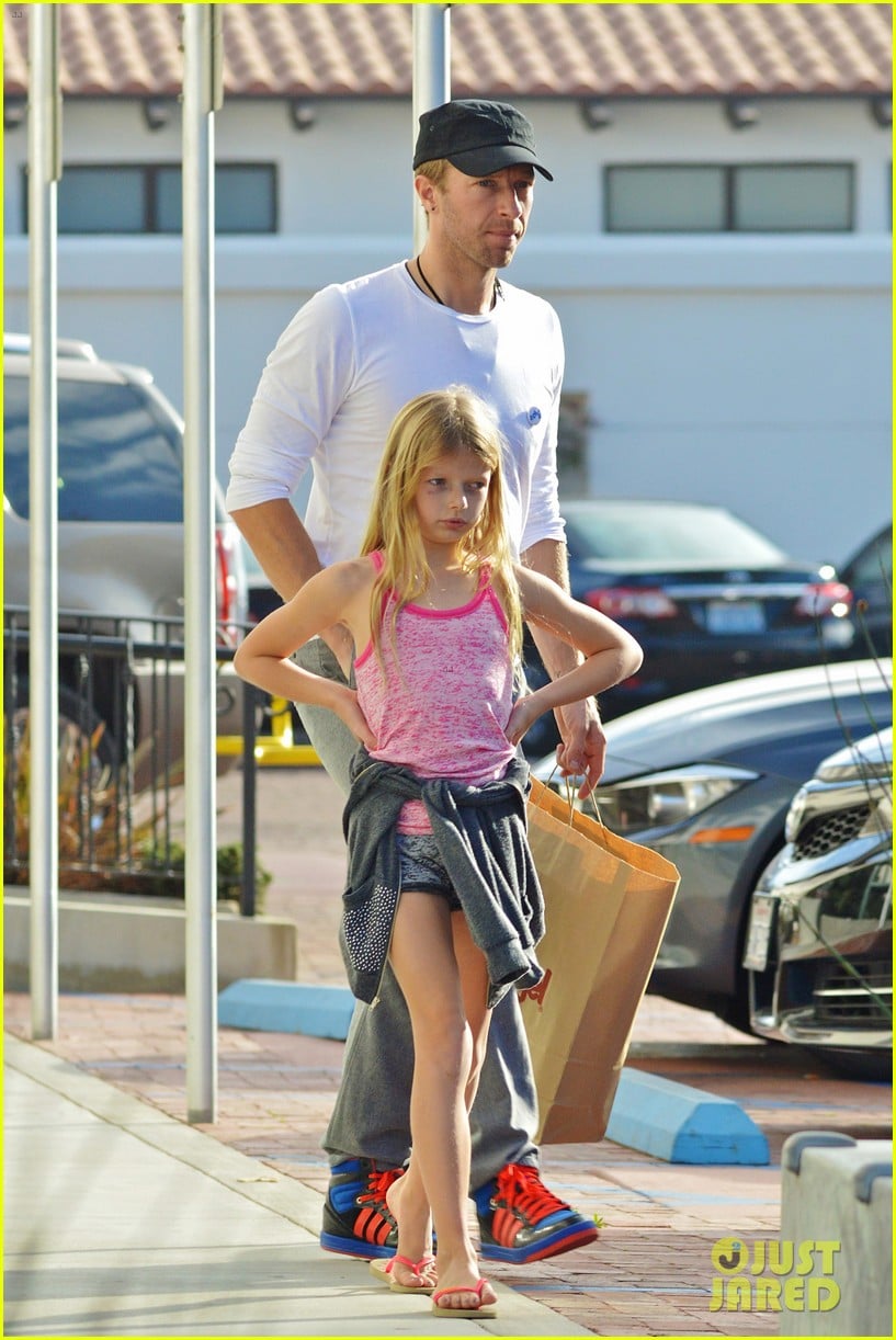 Chris Martin: Father-Daughter Day with Apple!: Photo 3040614 | Apple ...