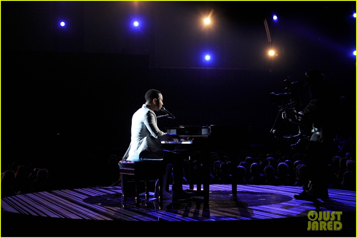 John Legend Performs 'All of Me' at Grammys 2014! (VIDEO): Photo ...