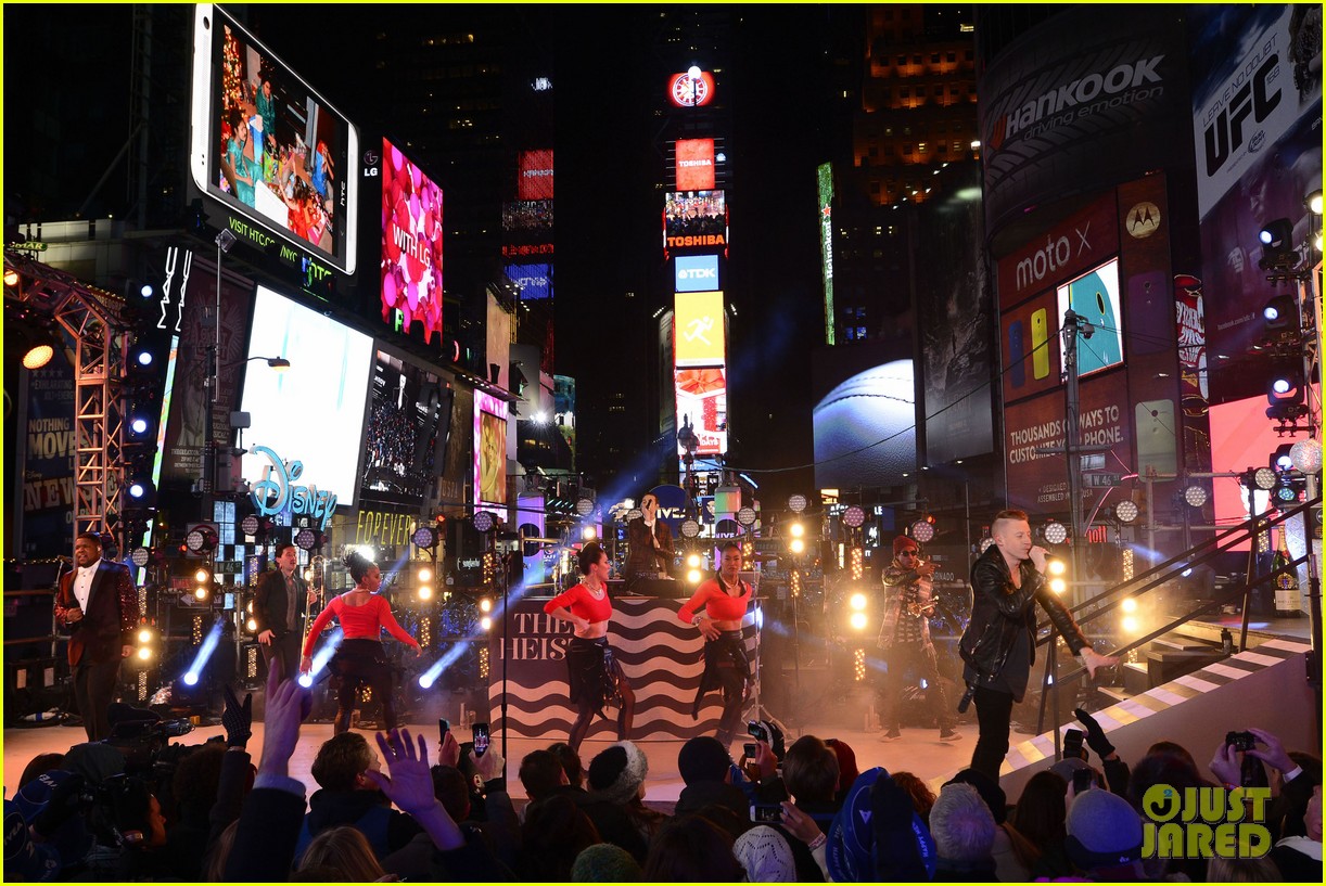 Macklemore & Ryan Lewis: New Year's Eve 2014 Performance - Watch Now ...