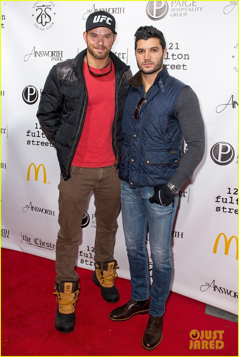 Jason Momoa & Geoff Stults: Football Fun at Sundance!: Photo 3036517 ...