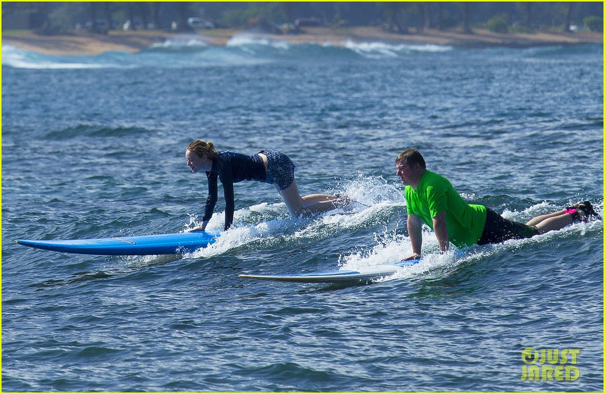 Emma Stone & Andrew Garfield Surf the Waves in Hawaii!: Photo 3023419 ...