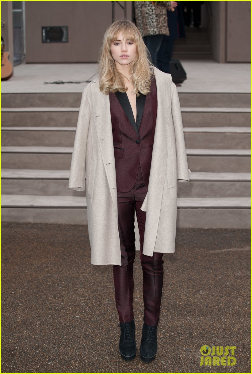 Suki Waterhouse & Jamie Campbell Bower: Burberry Prorsum Show: Photo ...