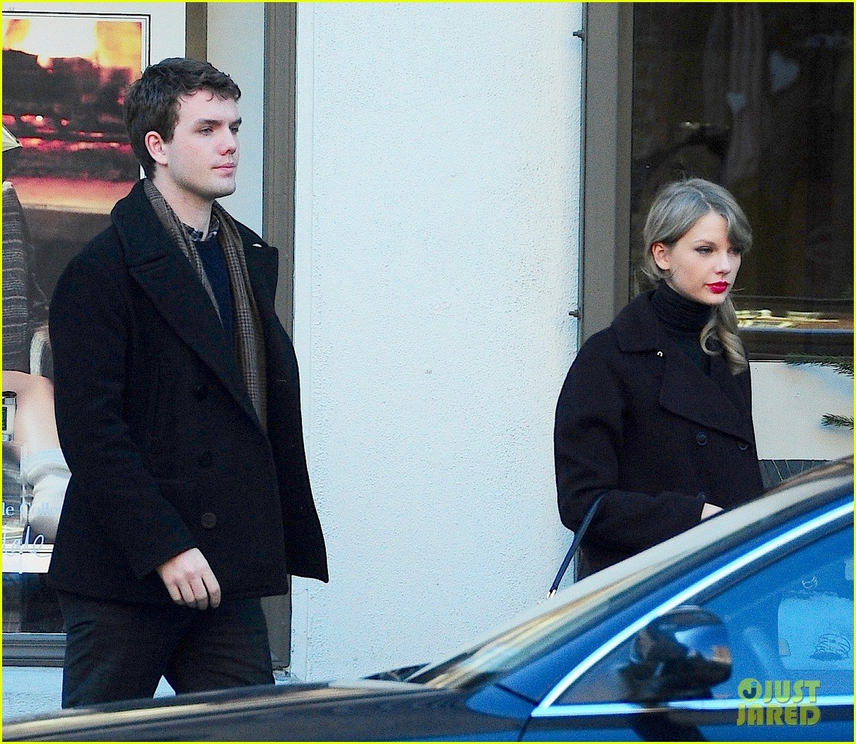 Taylor Swift & Brother Austin Go Shopping in New York City!: Photo ...