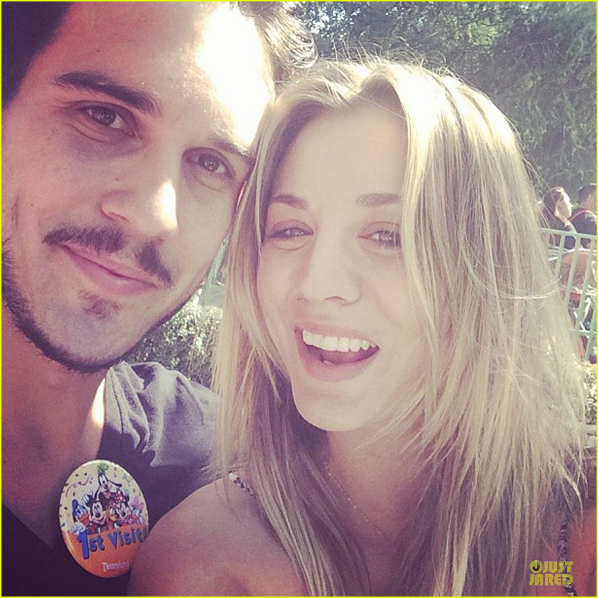 Kaley Cuoco & Ryan Sweeting Kiss on His First Trip to Disneyland ...