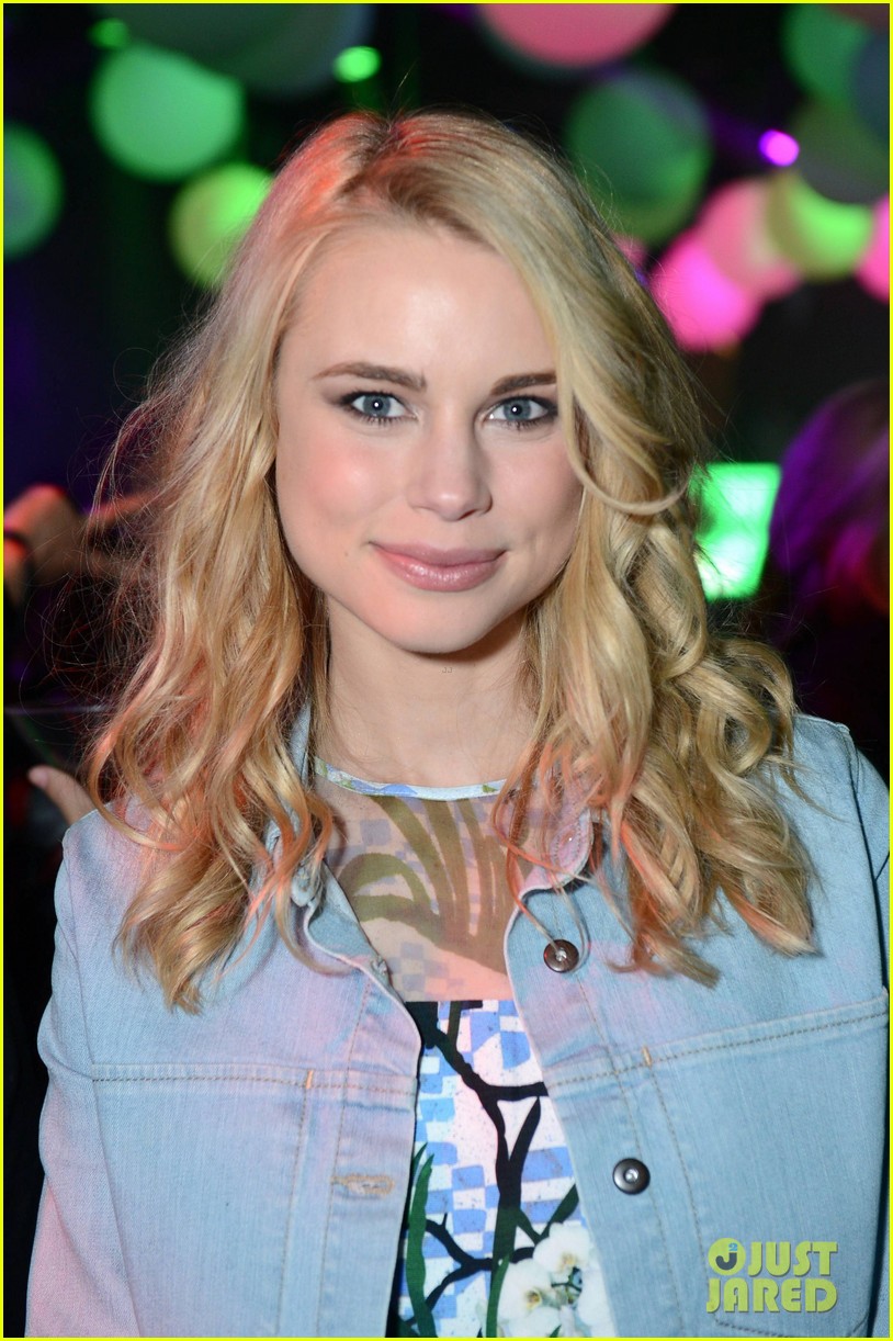 Zoey Deutch & Iggy Azalea Party the Night Away for 'Vampire Academy ...