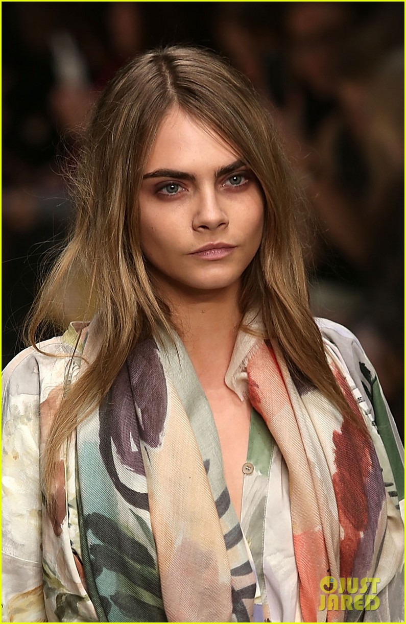 Cara Delevingne & Kendall Jenner Walk Runway at Giles Show!: Photo ...