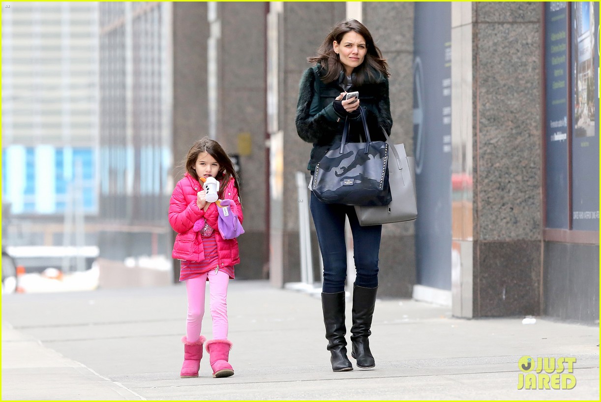 Katie Holmes: Ice Skating Play Date with Suri!: Photo 3050329 ...