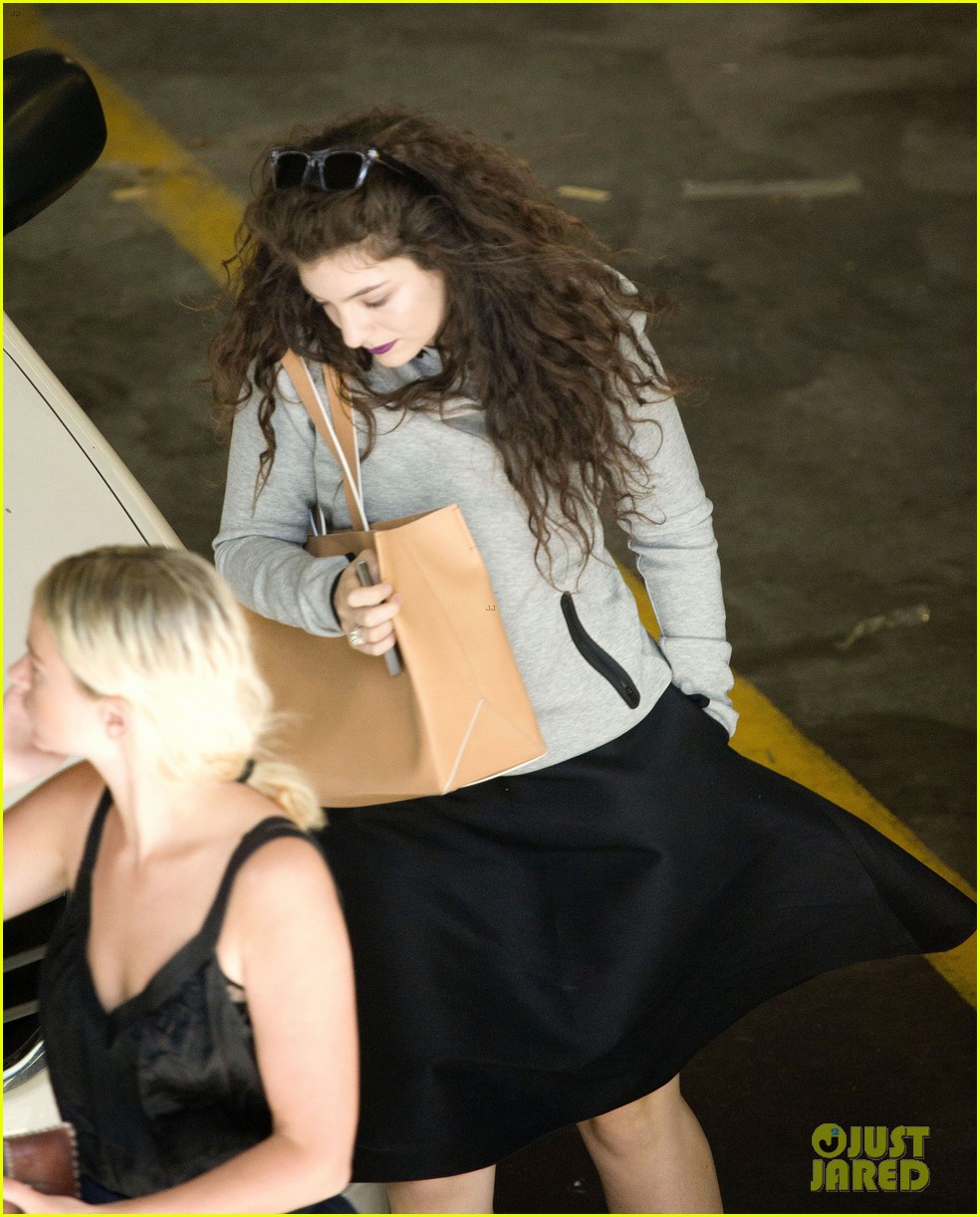 Lorde Takes Boyfriend James Lowe Along for Studio Stop: Photo 3046953 ...