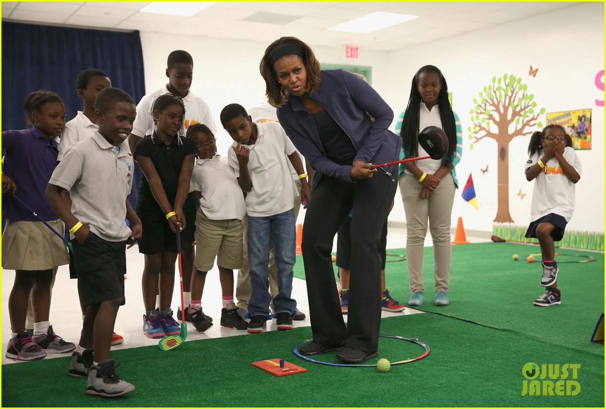Michelle Obama Tells Crowd: Amy Poehler & I Are Best Friends!: Photo ...