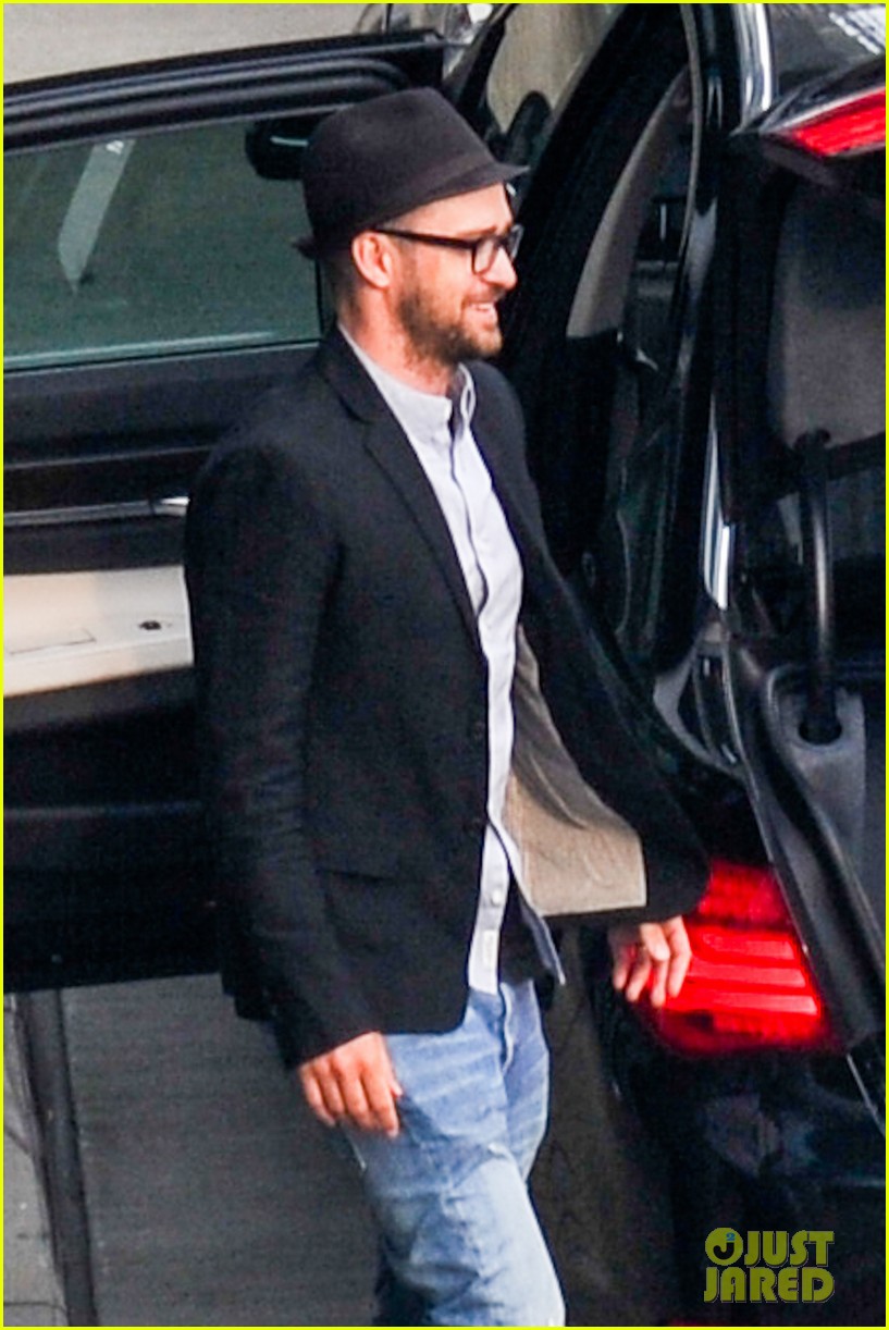 Justin Timberlake & Jessica Biel Kiss at Heathrow Airport!: Photo ...