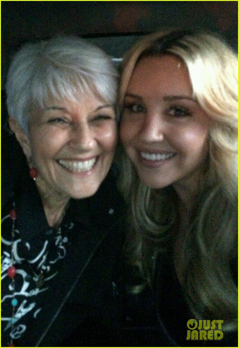 Amanda Bynes Looks Beautiful & Happy at FIDM Fashion Show!: Photo ...