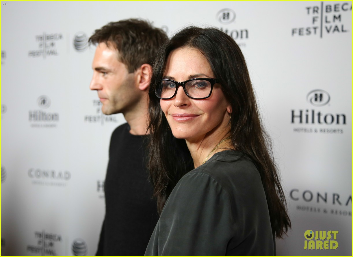 Courteney Cox & Boyfriend Johnny McDaid Hit the Red Carpet for Tribeca ...