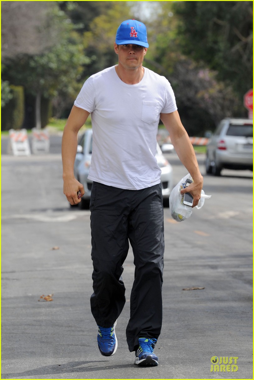 Josh Duhamel Scares the Bad Guys with a Gun for 'Battle Creek'!: Photo ...