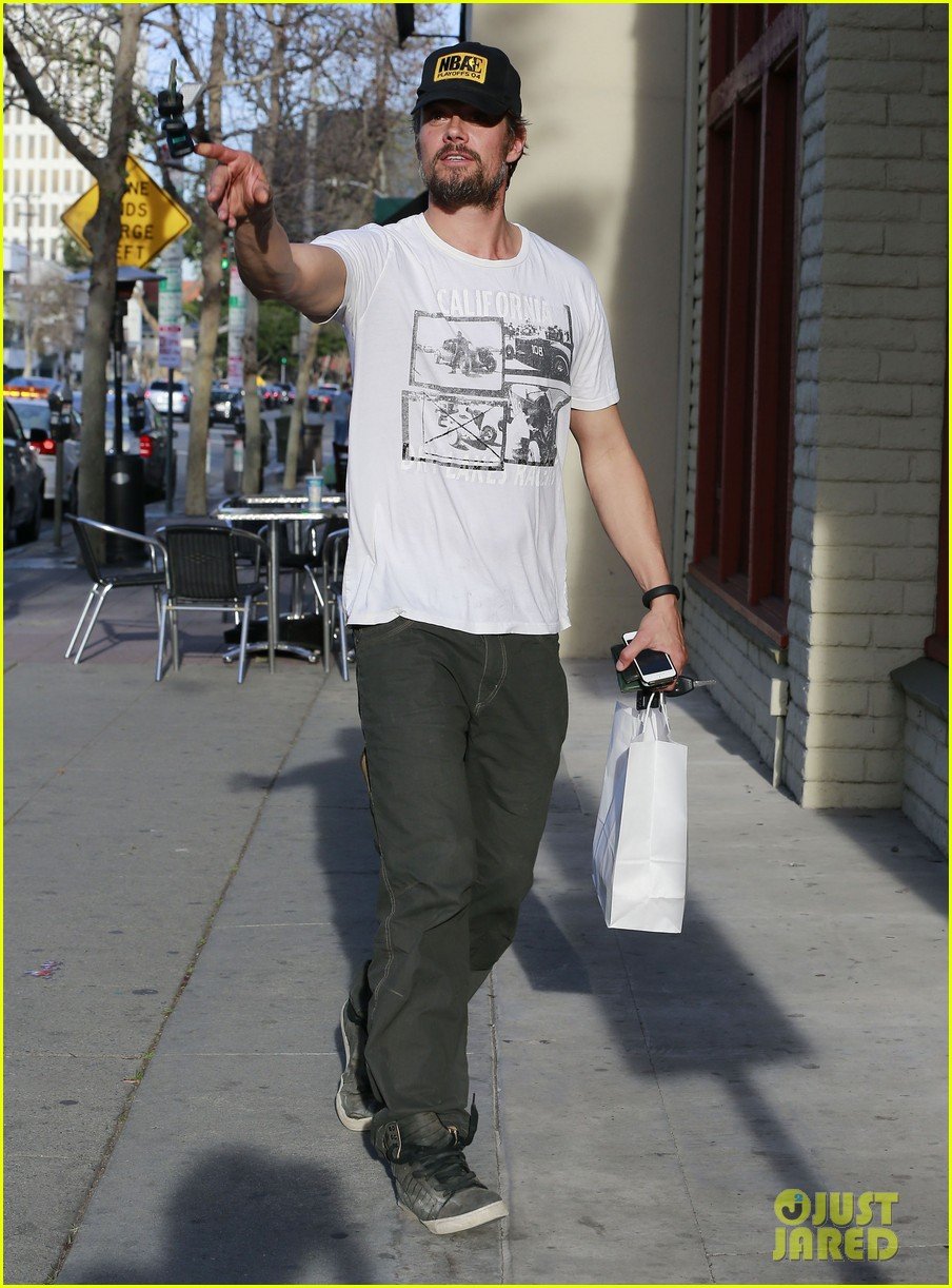 Fergie: Watch How Josh Duhamel is Helping Homeless Pets!: Photo 3068762 ...