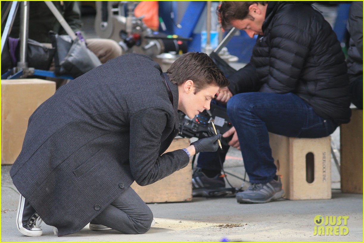 Grant Gustin's 'Flash' Producers Want You to Think His Costume Reveal ...