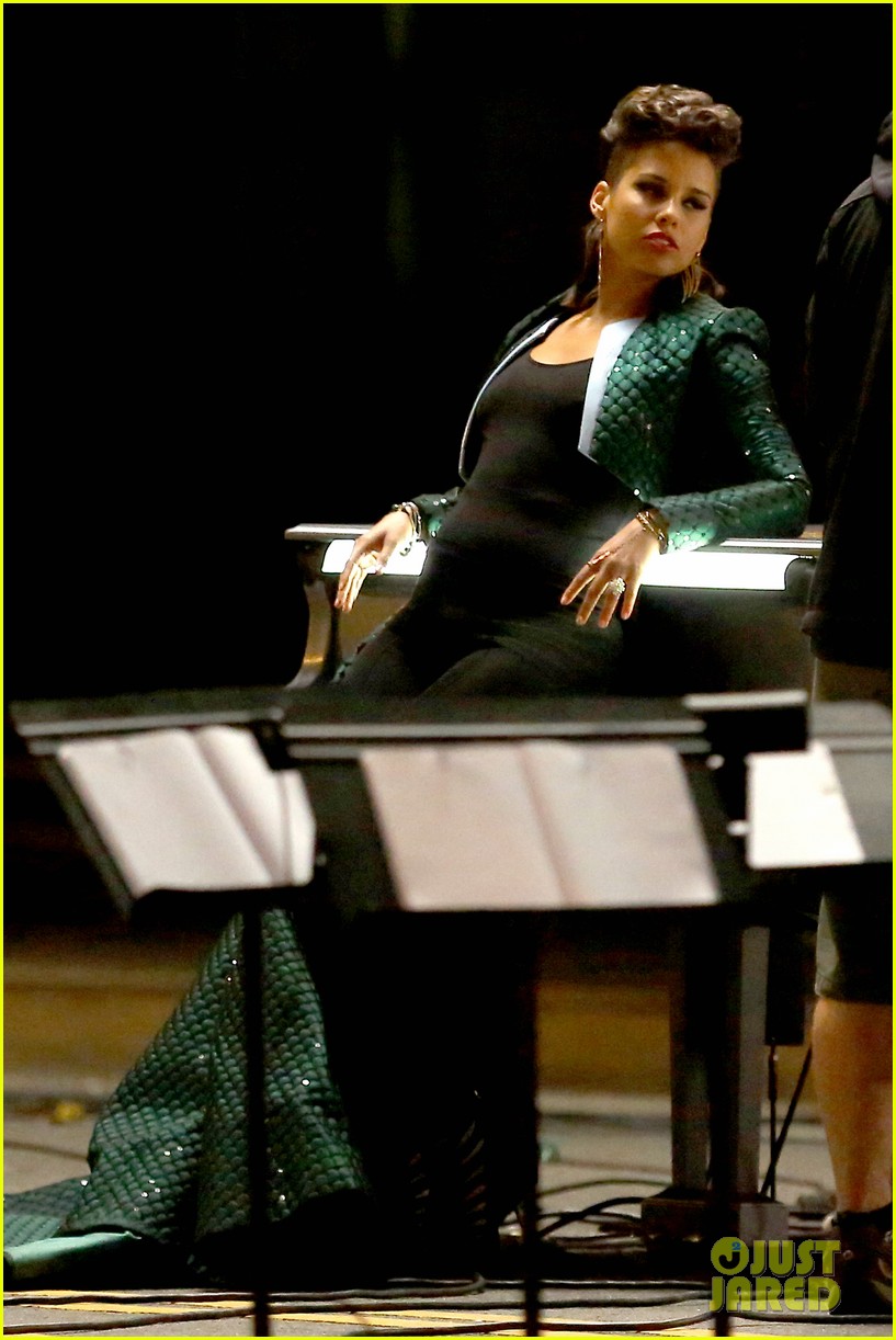 Alicia Keys Plays the Keys for Her 'It's On Again' Video Shoot!: Photo ...