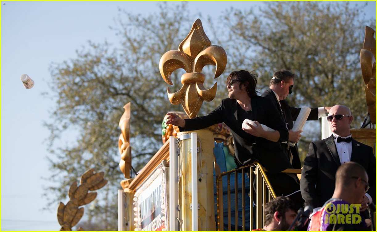 Ian Somerhalder & Norman Reedus Throw Mardi Gras Beads in New Orleans ...