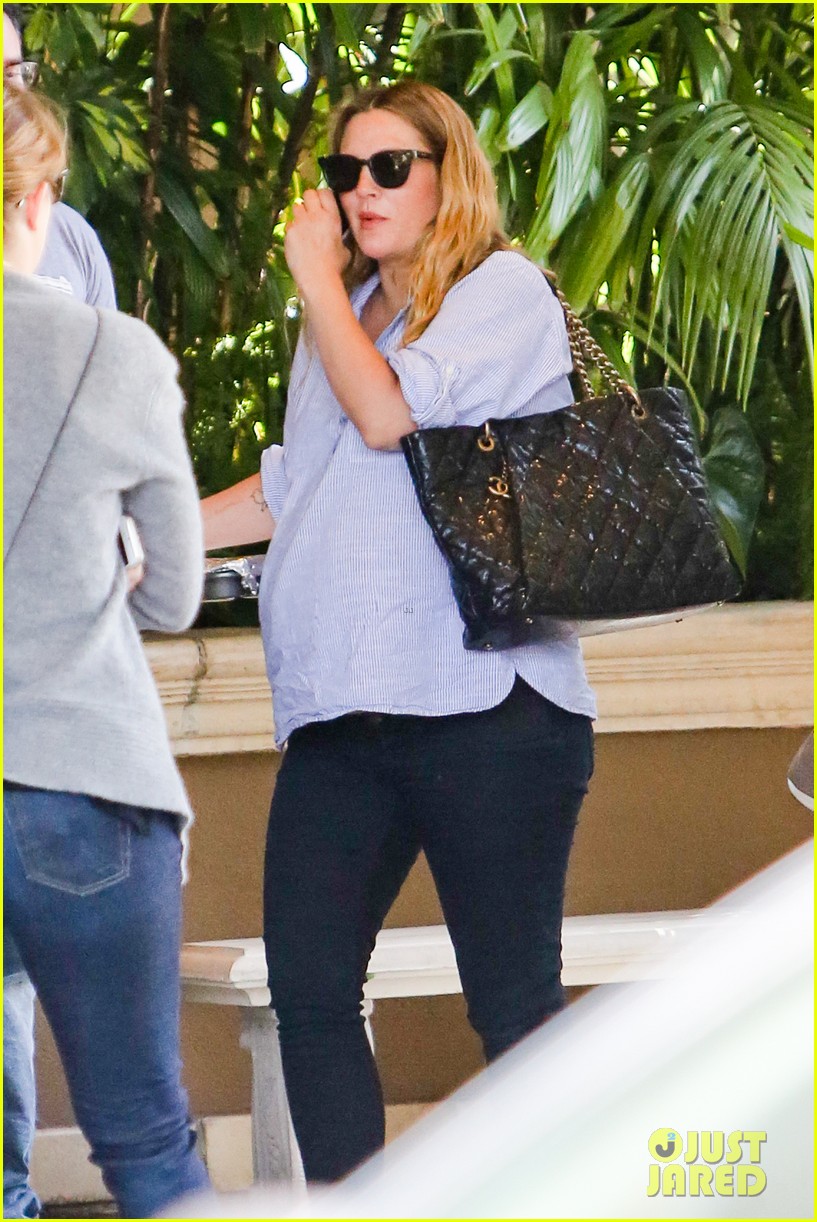 Pregnant Drew Barrymore Looks Like She Will Pop Any Day Now: Photo ...