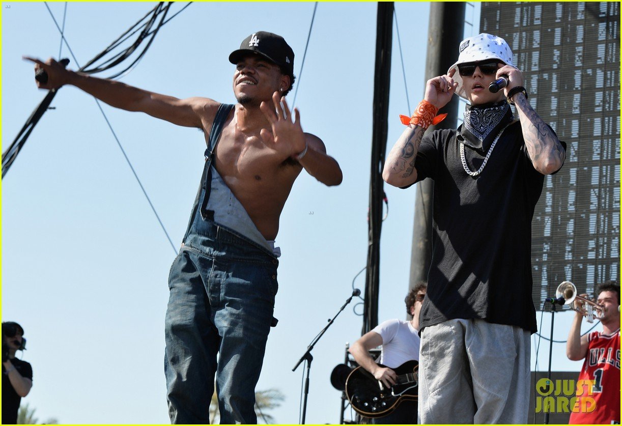 Justin Bieber Surprises Coachella Crowd with Chance The Rapper! (Video ...