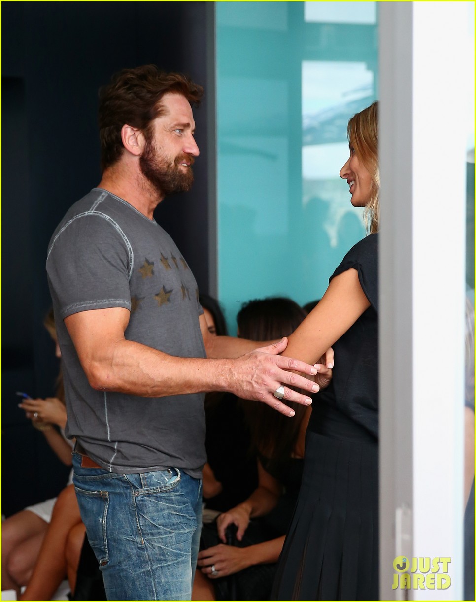 Gerard Butler's Smile is Irresistible at the Ellery Fashion Show: Photo ...