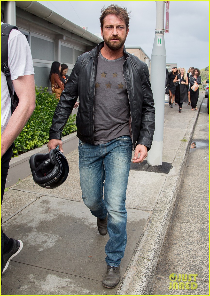 Gerard Butler's Smile is Irresistible at the Ellery Fashion Show: Photo ...