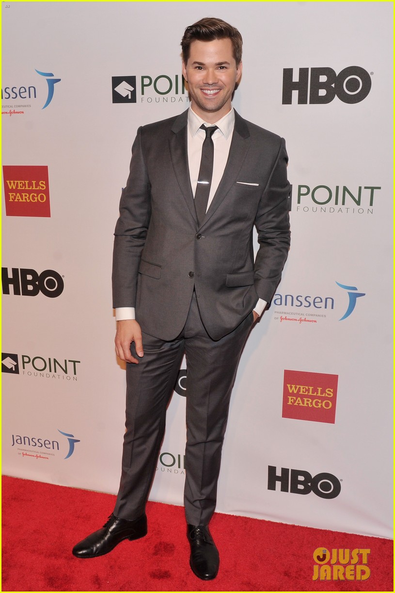 Lena Dunham & Andrew Rannells Share Kiss at Point Honors New York Gala ...