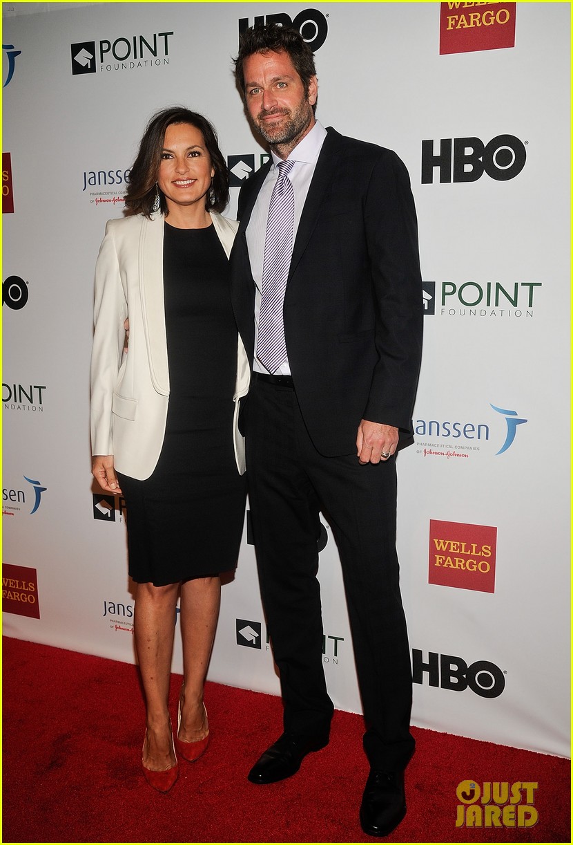 Lena Dunham & Andrew Rannells Share Kiss at Point Honors New York Gala ...