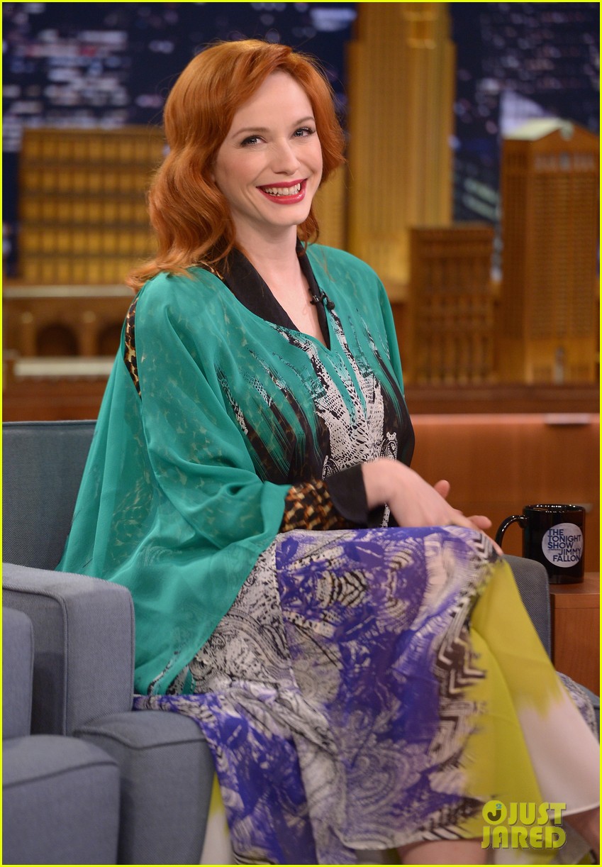 Christina Hendricks Expresses Her Love for Kaftan Dresses on 'Tonight ...