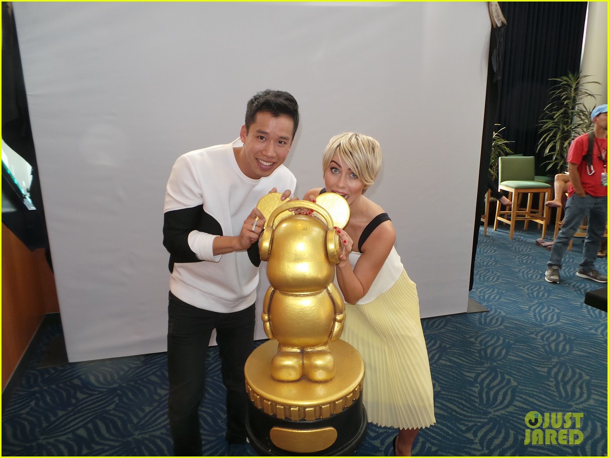 Julianne Hough Bites Mickey's Ear Off at Radio Disney Music Awards 2014 ...