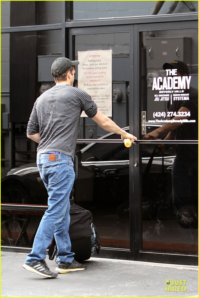 Ashton Kutcher Pushes His Body to the Limit with Jiu Jitsu!: Photo ...