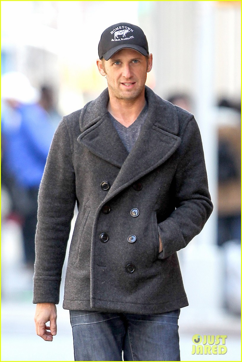 Josh Lucas & Jessica Ciencin Henriquez Look Very Lovey Dovey Despite ...