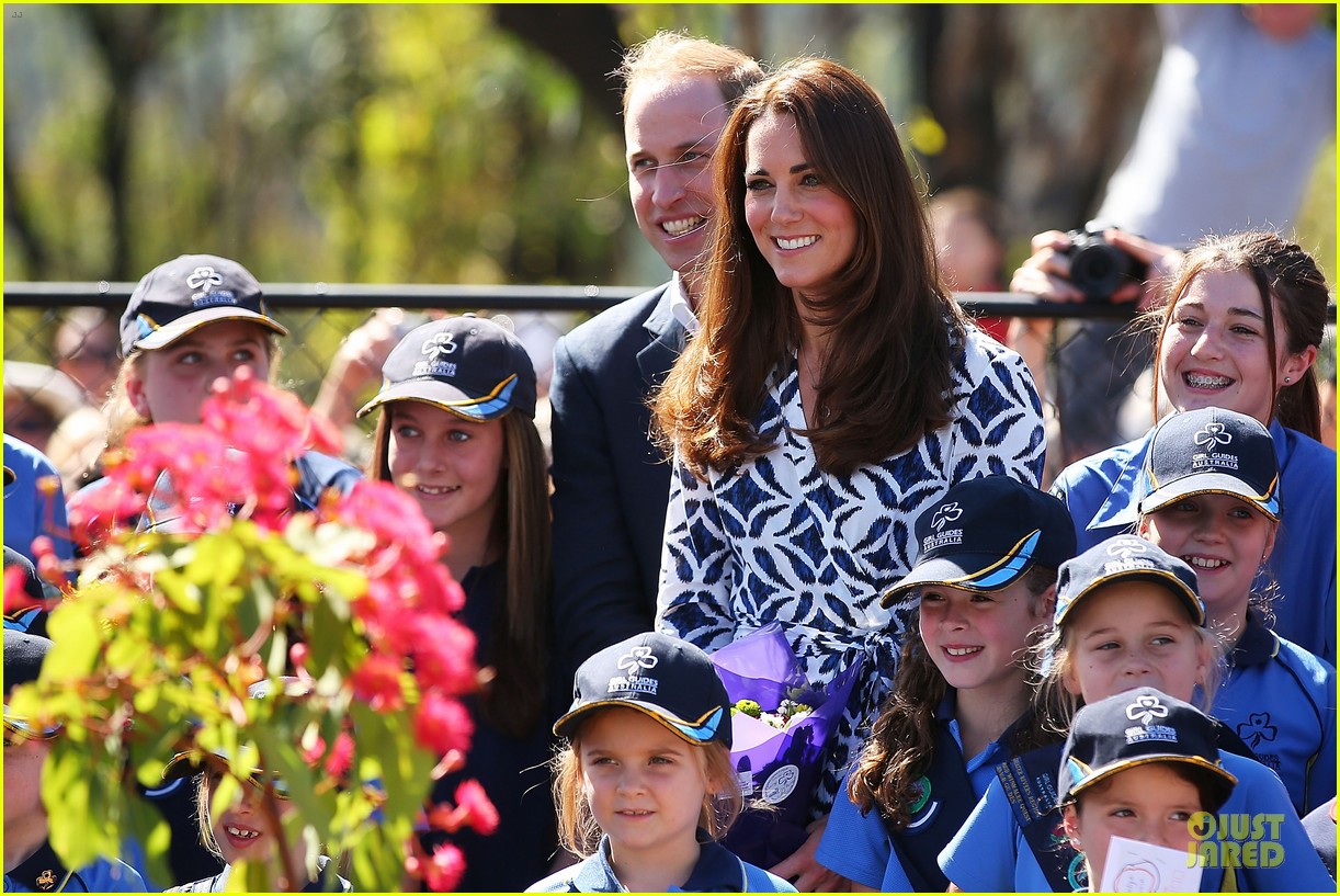 Kate Middleton & Prince William Help Plant a Tree in Australia!: Photo ...