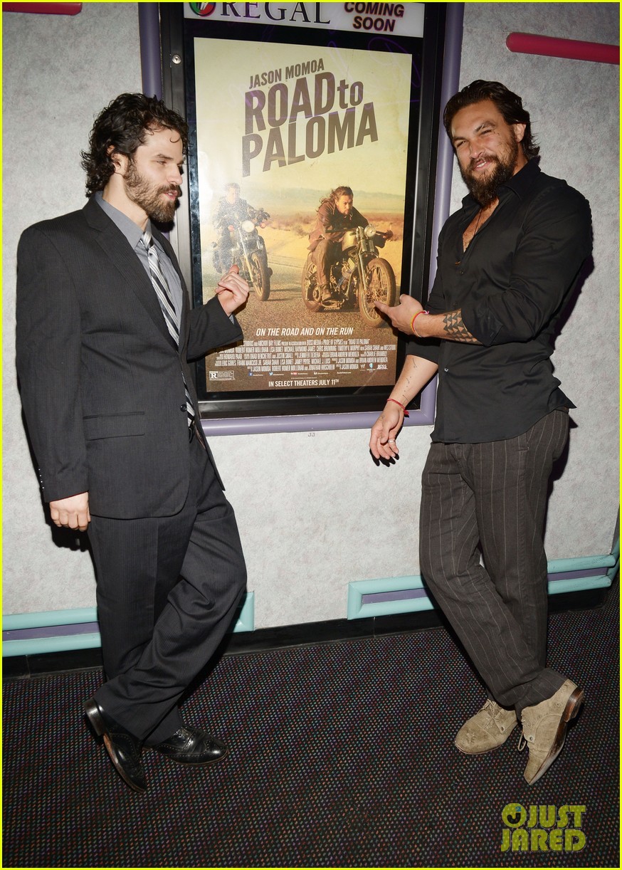 Jason Momoa Proves He Is the Master at Posing for Fan Photos!: Photo ...
