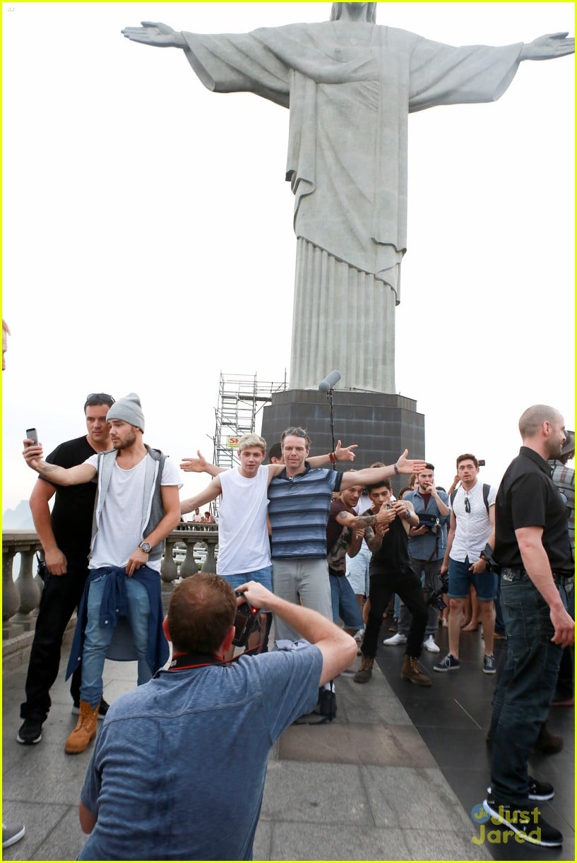 Photo: one direction visit christ redeemer statue 33 | Photo 3107924 ...