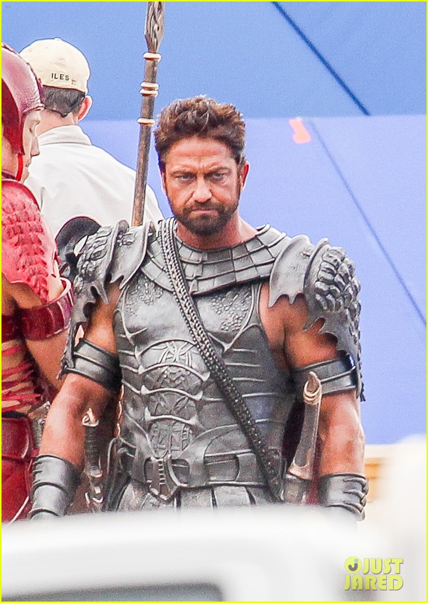 Gerard Butler Gets God-Like on the 'Gods of Egypt' Set: Photo 3122602 ...
