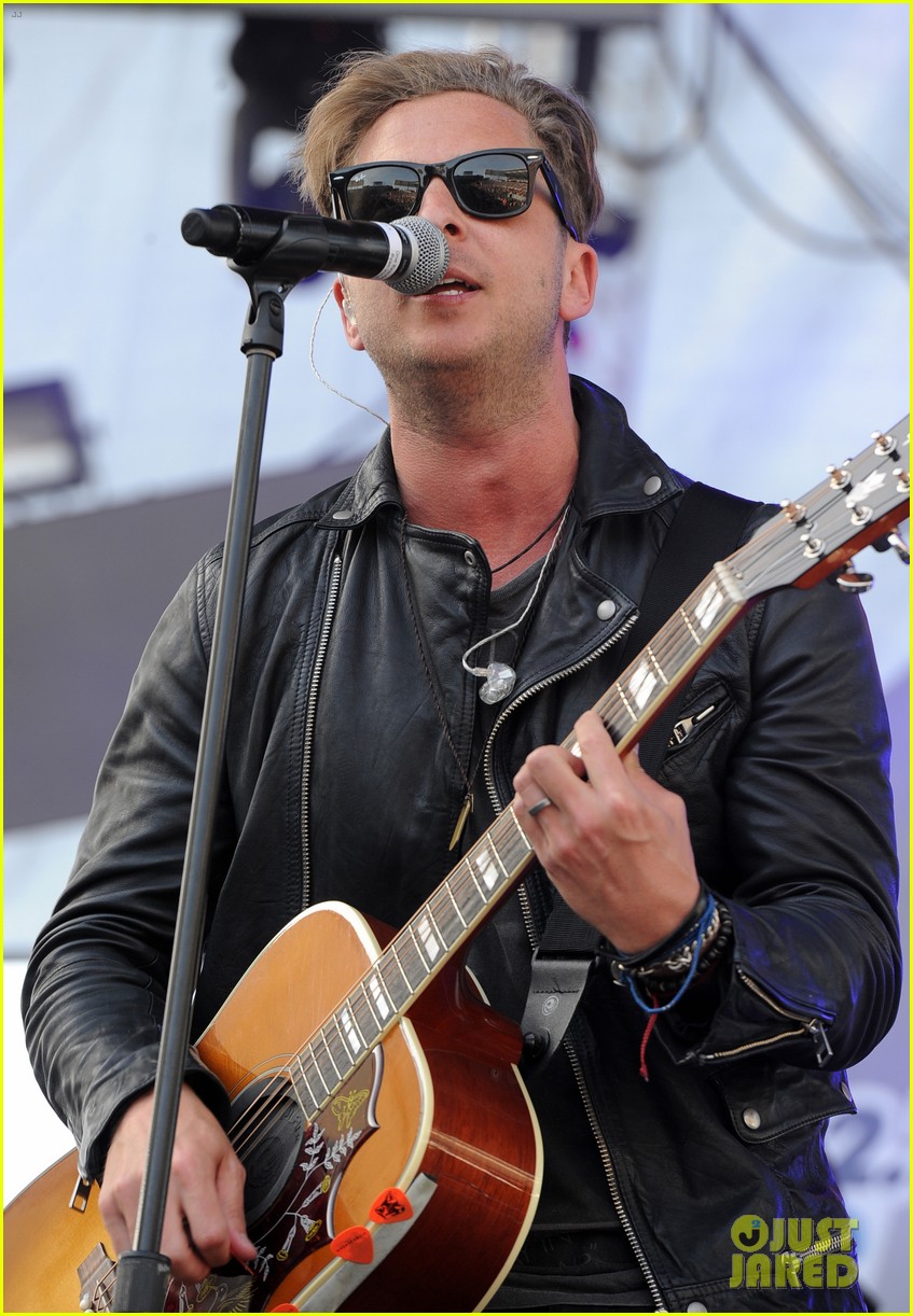 Cody Simpson Yells at People Leaving During Ed Sheeran's Wango Tango ...