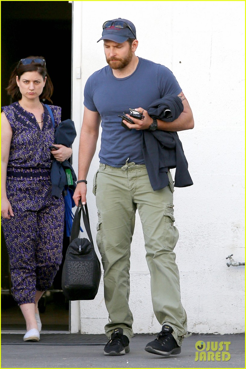 Bradley Cooper Shows Off His Super Beefed Up Body!: Photo 3103392 ...