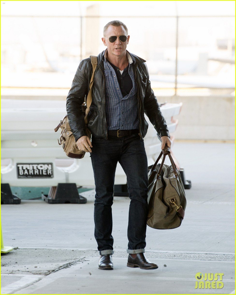 Daniel Craig Keeps It Cool in Shades for NYC Departure: Photo 3117341 ...