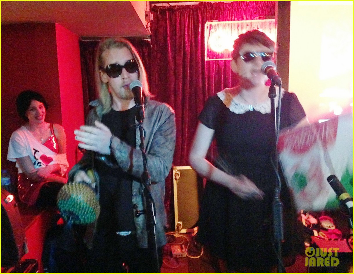 Macaulay Culkin Leaves His Ryan Gosling Shirt at Home for His Band's ...